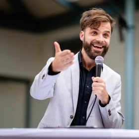 Bekende Nederlander als BABS: 30 BN'ers zijn trouwambtenaar